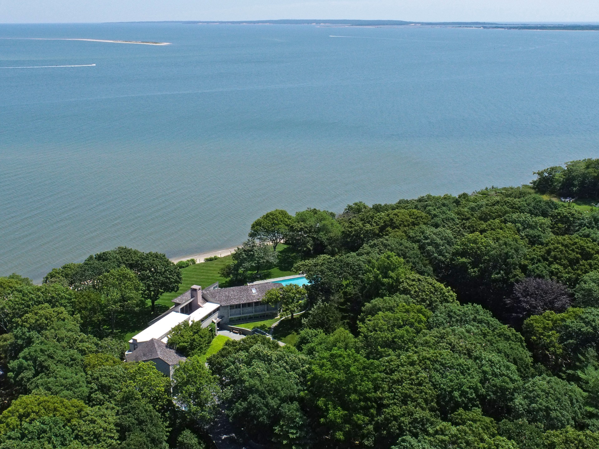 Hamptons Monthly Market Movement - Bespoke Real Estate